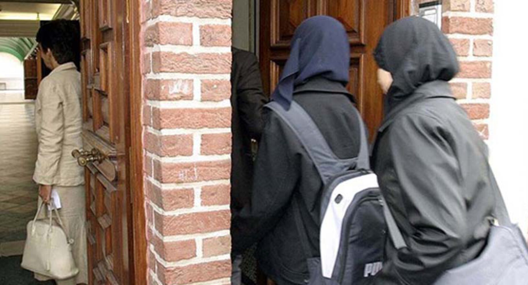 Fransa İçişleri Bakanı Darmanin: 9 cami kapatıldı | Yekvucut